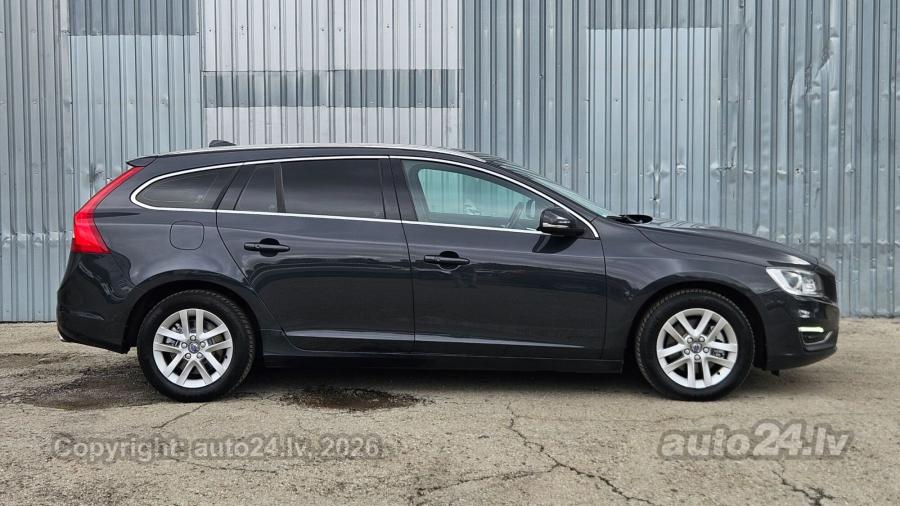Grey Volvo V60 2016 in Tallinn, with an engine capacity of 2.00 L and mileage of 216 thousand km for 9290 €, photo 6 on AUTOMOTO.COM.LV