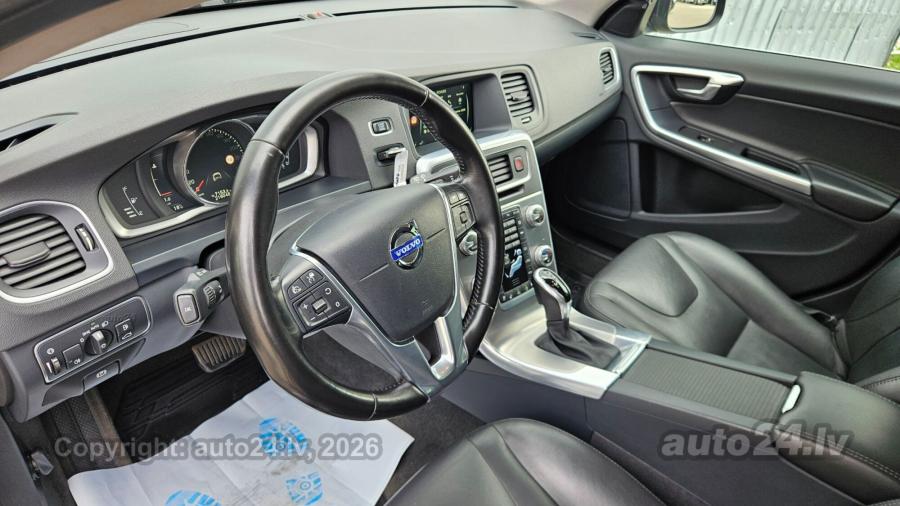 Pelēks Volvo V60 2016 Tallina, ar dzinēja tilpumu 2.00 L un nobraukumu 216 tūkst. km par 9290 €, foto 13 vietnē AUTOMOTO.COM.LV