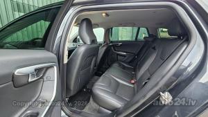 Pelēks Volvo V60 2016 Tallina, ar dzinēja tilpumu 2.00 L un nobraukumu 216 tūkst. km par 9290 €, foto 14 vietnē AUTOMOTO.COM.LV