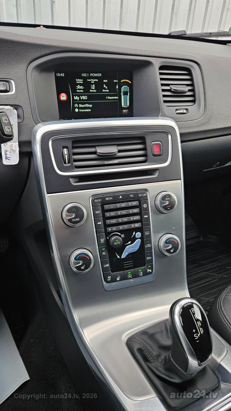 Pelēks Volvo V60 2016 Tallina, ar dzinēja tilpumu 2.00 L un nobraukumu 216 tūkst. km par 9290 €, foto 17 vietnē AUTOMOTO.COM.LV