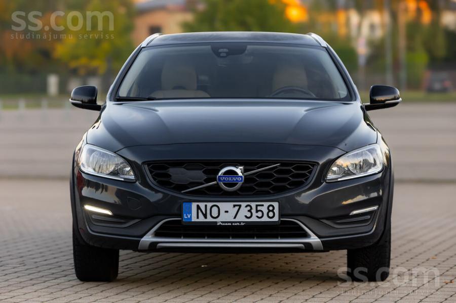 Grey Volvo V60 2016 in Jelgava, with an engine capacity of 2.00 L and mileage of 0 thousand km for 10999 €, photo 1 on AUTOMOTO.COM.LV
