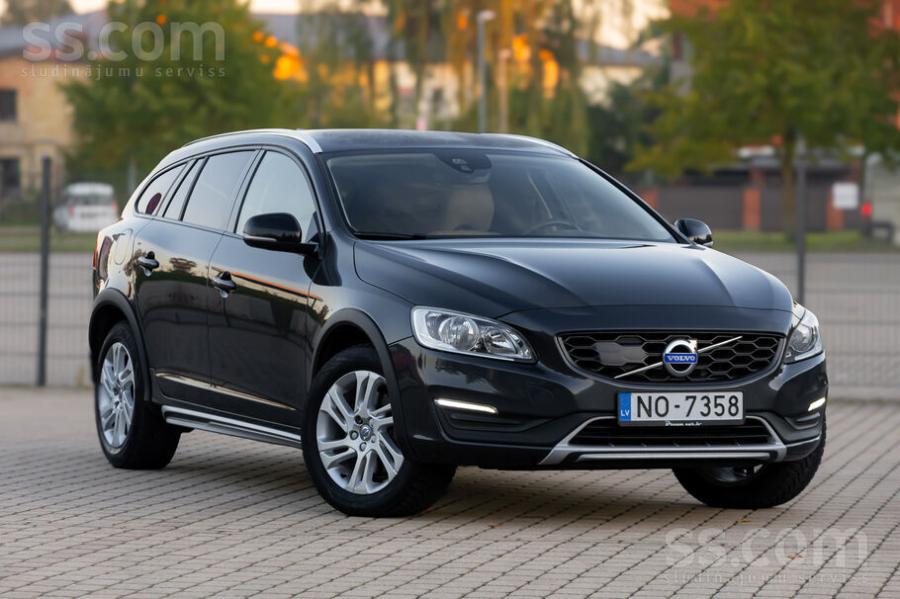 Grey Volvo V60 2016 in Jelgava, with an engine capacity of 2.00 L and mileage of 0 thousand km for 10999 €, photo 3 on AUTOMOTO.COM.LV