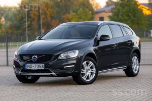 Grey Volvo V60 2016 in Jelgava, with an engine capacity of 2.00 L and mileage of 0 thousand km for 10999 €, photo 4 on AUTOMOTO.COM.LV