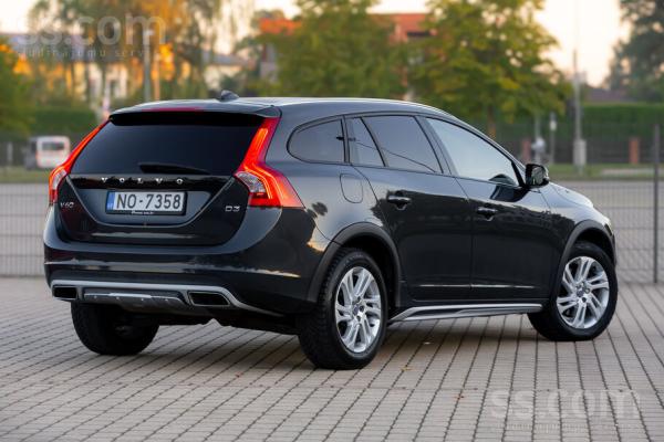 Pelēks Volvo V60 2016 Jelgava, ar dzinēja tilpumu 2.00 L un nobraukumu 0 tūkst. km par 10999 €, foto 5 vietnē AUTOMOTO.COM.LV