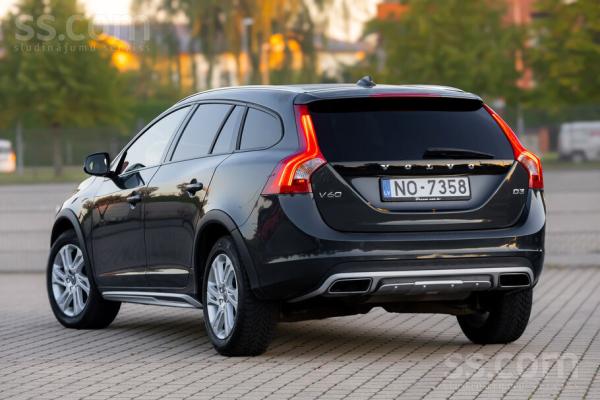 Pelēks Volvo V60 2016 Jelgava, ar dzinēja tilpumu 2.00 L un nobraukumu 0 tūkst. km par 10999 €, foto 6 vietnē AUTOMOTO.COM.LV
