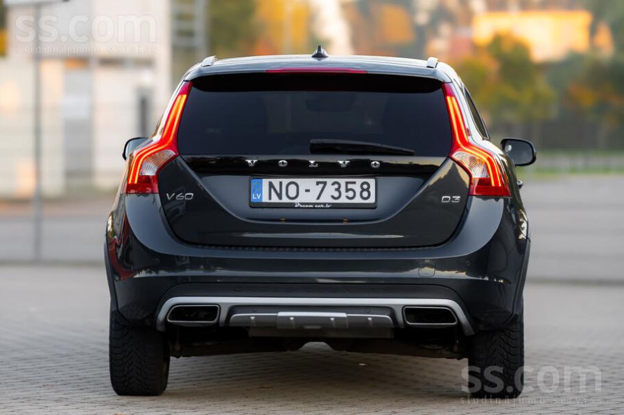 Grey Volvo V60 2016 in Jelgava, with an engine capacity of 2.00 L and mileage of 0 thousand km for 10999 €, photo 7 on AUTOMOTO.COM.LV