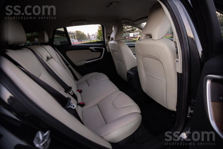 Grey Volvo V60 2016 in Jelgava, with an engine capacity of 2.00 L and mileage of 0 thousand km for 10999 €, photo 9 on AUTOMOTO.COM.LV