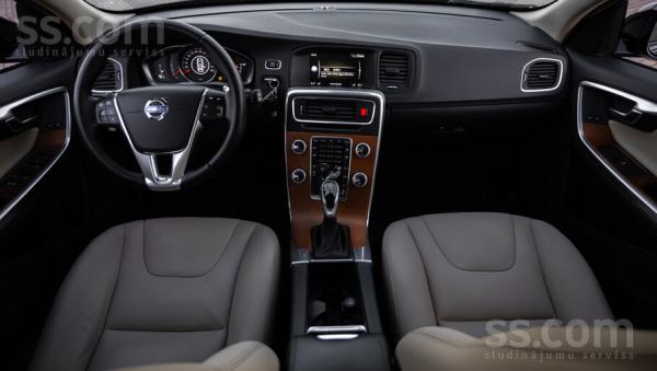 Pelēks Volvo V60 2016 Jelgava, ar dzinēja tilpumu 2.00 L un nobraukumu 0 tūkst. km par 10999 €, foto 10 vietnē AUTOMOTO.COM.LV