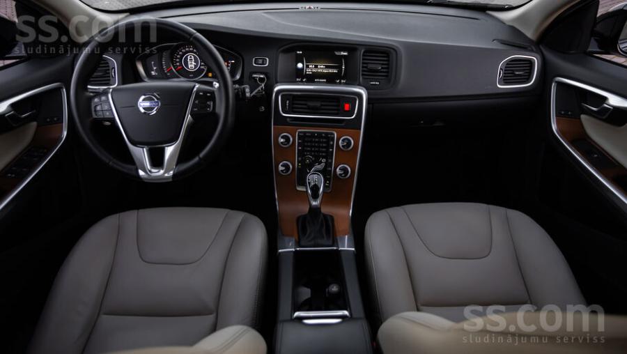 Grey Volvo V60 2016 in Jelgava, with an engine capacity of 2.00 L and mileage of 0 thousand km for 10999 €, photo 10 on AUTOMOTO.COM.LV