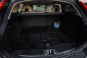 Grey Volvo V60 2016 in Jelgava, with an engine capacity of 2.00 L and mileage of 0 thousand km for 10999 €, photo 12 on AUTOMOTO.COM.LV