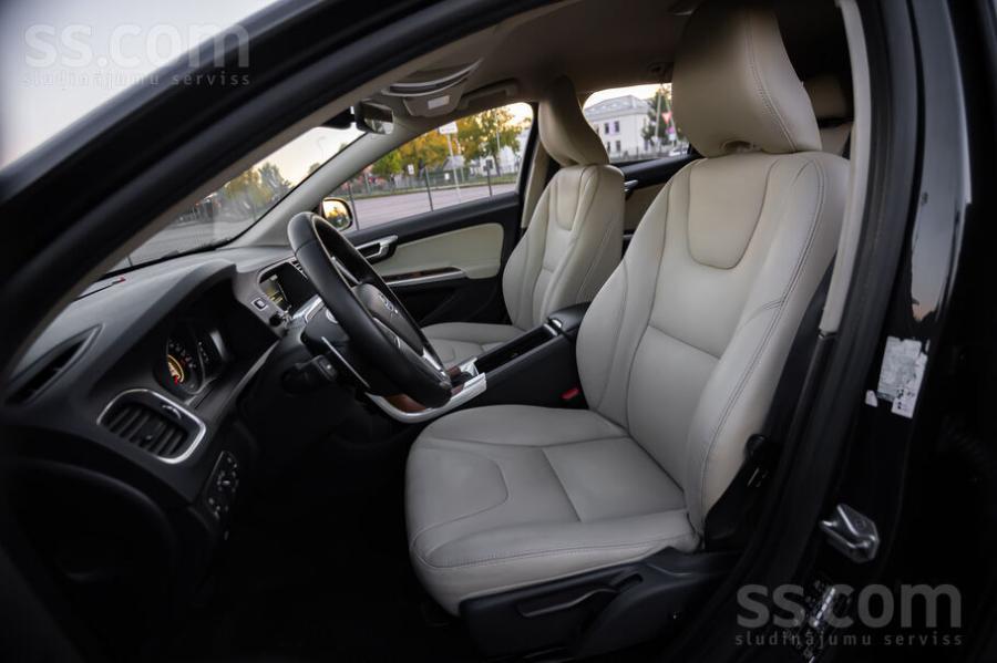 Grey Volvo V60 2016 in Jelgava, with an engine capacity of 2.00 L and mileage of 0 thousand km for 10999 €, photo 13 on AUTOMOTO.COM.LV