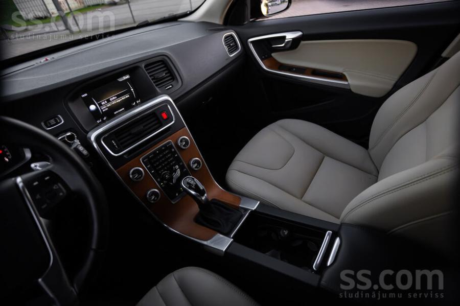 Grey Volvo V60 2016 in Jelgava, with an engine capacity of 2.00 L and mileage of 0 thousand km for 10999 €, photo 15 on AUTOMOTO.COM.LV