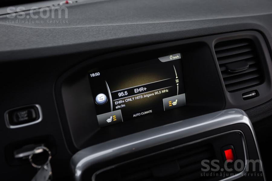 Grey Volvo V60 2016 in Jelgava, with an engine capacity of 2.00 L and mileage of 0 thousand km for 10999 €, photo 17 on AUTOMOTO.COM.LV