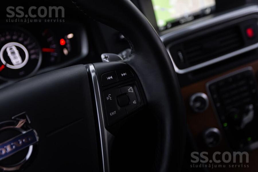 Grey Volvo V60 2016 in Jelgava, with an engine capacity of 2.00 L and mileage of 0 thousand km for 10999 €, photo 22 on AUTOMOTO.COM.LV