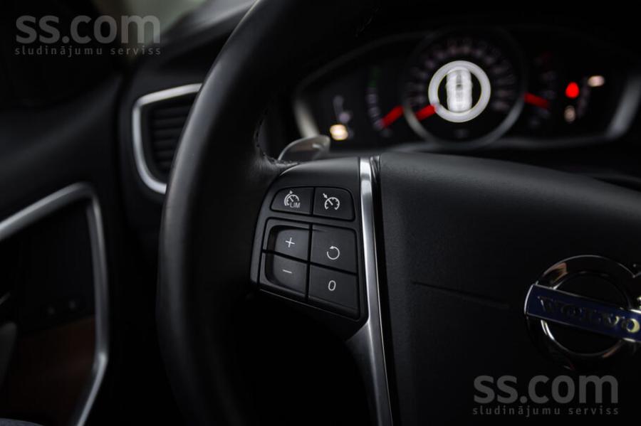 Grey Volvo V60 2016 in Jelgava, with an engine capacity of 2.00 L and mileage of 0 thousand km for 10999 €, photo 23 on AUTOMOTO.COM.LV