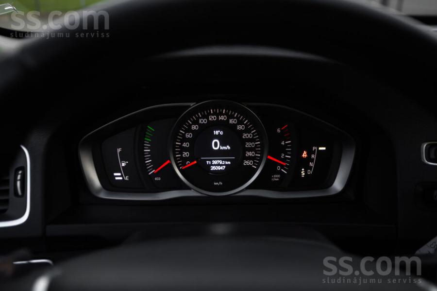 Grey Volvo V60 2016 in Jelgava, with an engine capacity of 2.00 L and mileage of 0 thousand km for 10999 €, photo 24 on AUTOMOTO.COM.LV
