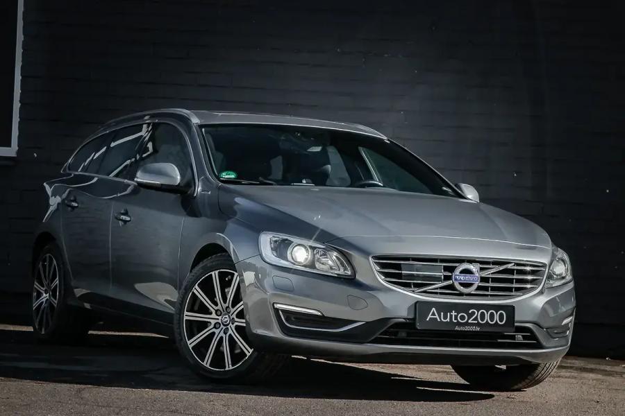 Grey Volvo V60 2016 in Tukums, with an engine capacity of 2.40 L and mileage of 132 thousand km for 14990 €, photo 1 on AUTOMOTO.COM.LV