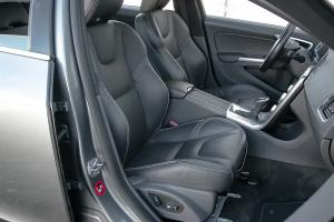 Grey Volvo V60 2016 in Tukums, with an engine capacity of 2.40 L and mileage of 132 thousand km for 14990 €, photo 9 on AUTOMOTO.COM.LV