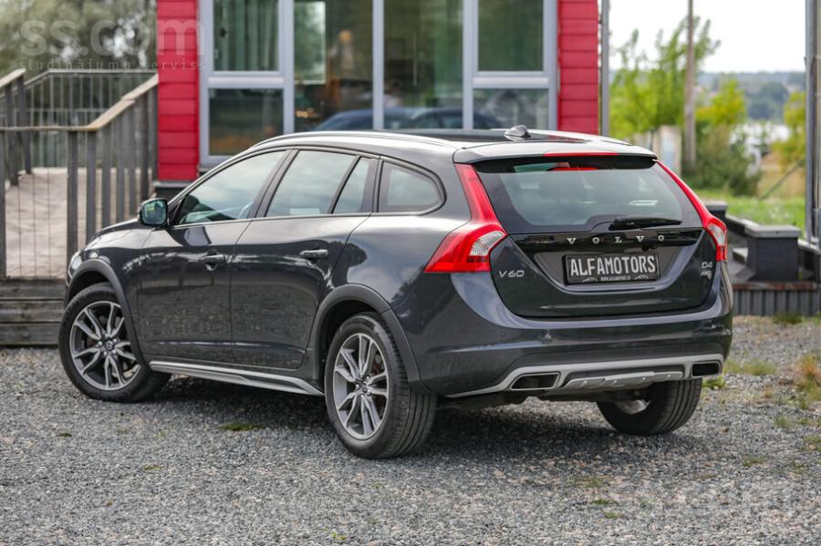 Pelēks Volvo V60 2017 Rīga, ar dzinēja tilpumu 2.40 L un nobraukumu 0 tūkst. km par 14990 €, foto 3 vietnē AUTOMOTO.COM.LV