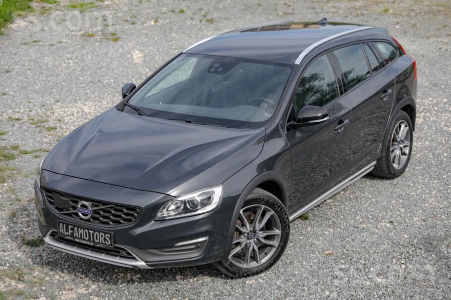 Pelēks Volvo V60 2017 Rīga, ar dzinēja tilpumu 2.40 L un nobraukumu 0 tūkst. km par 14990 €, foto 5 vietnē AUTOMOTO.COM.LV