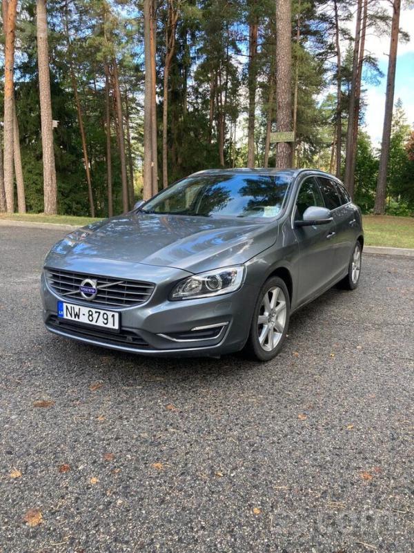 Pelēks Volvo V60 2017 Ogre, ar dzinēja tilpumu 2.00 L un nobraukumu 210 tūkst. km par 9250 €, foto 3 vietnē AUTOMOTO.COM.LV