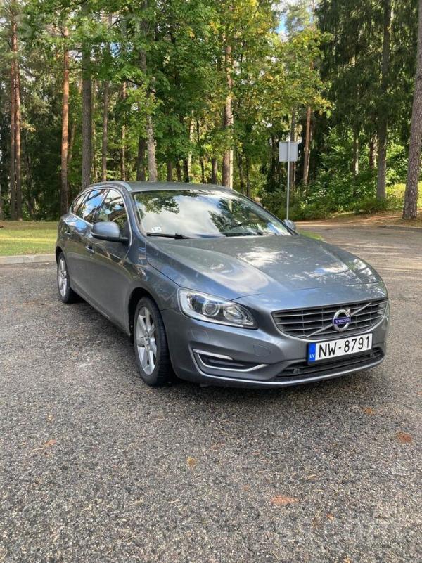 Pelēks Volvo V60 2017 Ogre, ar dzinēja tilpumu 2.00 L un nobraukumu 210 tūkst. km par 9250 €, foto 4 vietnē AUTOMOTO.COM.LV