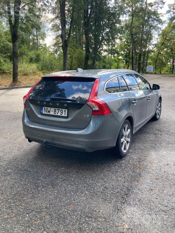 Pelēks Volvo V60 2017 Ogre, ar dzinēja tilpumu 2.00 L un nobraukumu 210 tūkst. km par 9250 €, foto 5 vietnē AUTOMOTO.COM.LV