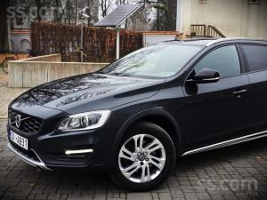 Grey Volvo V60 2017 in Jelgava, with an engine capacity of 2.00 L and mileage of 234 thousand km for 12800 €, photo 2 on AUTOMOTO.COM.LV