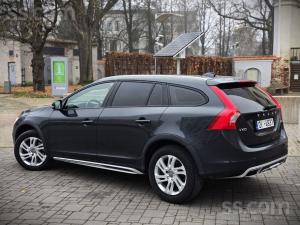 Grey Volvo V60 2017 in Jelgava, with an engine capacity of 2.00 L and mileage of 234 thousand km for 12800 €, photo 3 on AUTOMOTO.COM.LV