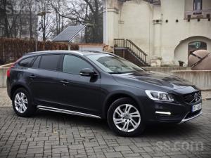 Grey Volvo V60 2017 in Jelgava, with an engine capacity of 2.00 L and mileage of 234 thousand km for 12800 €, photo 4 on AUTOMOTO.COM.LV