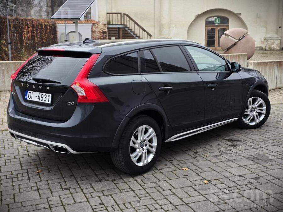 Grey Volvo V60 2017 in Jelgava, with an engine capacity of 2.00 L and mileage of 234 thousand km for 12800 €, photo 6 on AUTOMOTO.COM.LV
