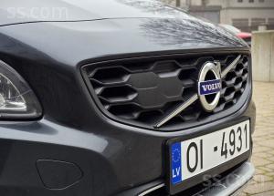 Grey Volvo V60 2017 in Jelgava, with an engine capacity of 2.00 L and mileage of 234 thousand km for 12800 €, photo 7 on AUTOMOTO.COM.LV