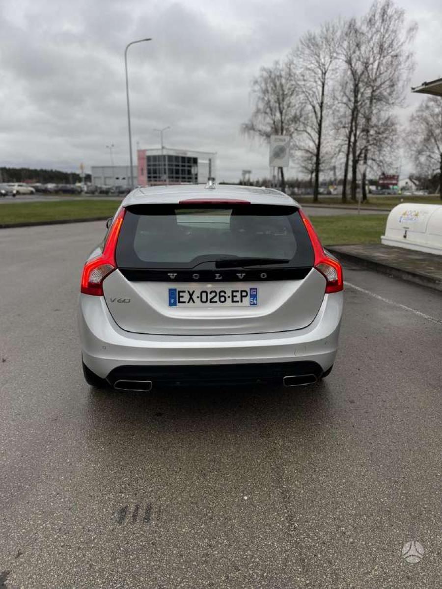 Pelēks Volvo V60 2017 Tauragė, ar dzinēja tilpumu 1.97 L un nobraukumu 204 tūkst. km par 7700 €, foto 4 vietnē AUTOMOTO.COM.LV