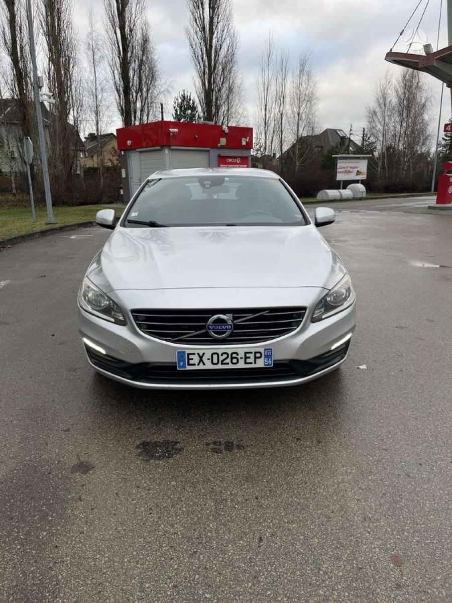 Grey Volvo V60 2017 in Taurage, with an engine capacity of 1.97 L and mileage of 204 thousand km for 7700 €, photo 1 on AUTOMOTO.COM.LV