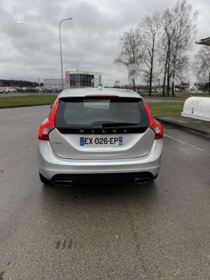 Grey Volvo V60 2017 in Taurage, with an engine capacity of 1.97 L and mileage of 204 thousand km for 7700 €, photo 4 on AUTOMOTO.COM.LV