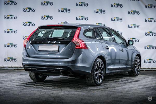 Grey Volvo V60 2017 in Kaunas, with an engine capacity of 2.00 L and mileage of 0 thousand km for 9890 €, photo 3 on AUTOMOTO.COM.LV