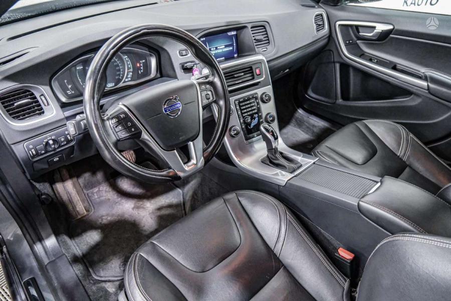 Pelēks Volvo V60 2017 Kauņa, ar dzinēja tilpumu 2.00 L un nobraukumu 0 tūkst. km par 9890 €, foto 5 vietnē AUTOMOTO.COM.LV