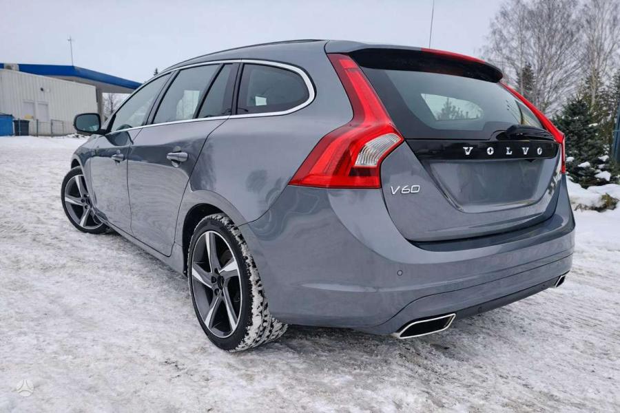 Grey Volvo V60 2017 in Pakruojis, with an engine capacity of 1.97 L and mileage of 314 thousand km for 8500 €, photo 6 on AUTOMOTO.COM.LV