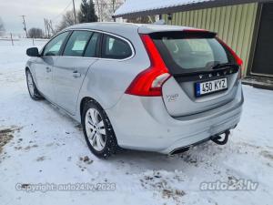Pelēks Volvo V60 2017 Pelva, ar dzinēja tilpumu 2.40 L un nobraukumu 316 tūkst. km par 8900 €, foto 4 vietnē AUTOMOTO.COM.LV