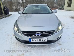Pelēks Volvo V60 2017 Pelva, ar dzinēja tilpumu 2.40 L un nobraukumu 316 tūkst. km par 8900 €, foto 3 vietnē AUTOMOTO.COM.LV