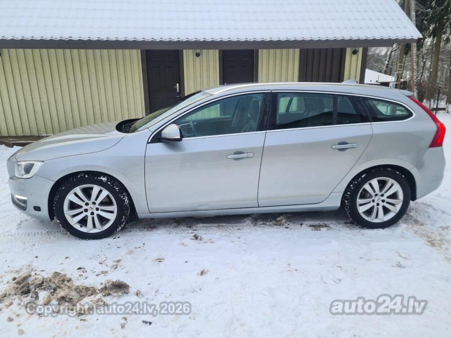 Pelēks Volvo V60 2017 Pelva, ar dzinēja tilpumu 2.40 L un nobraukumu 316 tūkst. km par 8900 €, foto 7 vietnē AUTOMOTO.COM.LV