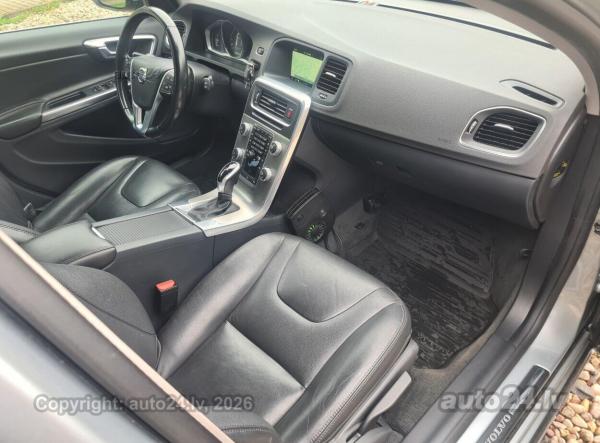 Pelēks Volvo V60 2017 Pelva, ar dzinēja tilpumu 2.40 L un nobraukumu 316 tūkst. km par 8900 €, foto 11 vietnē AUTOMOTO.COM.LV