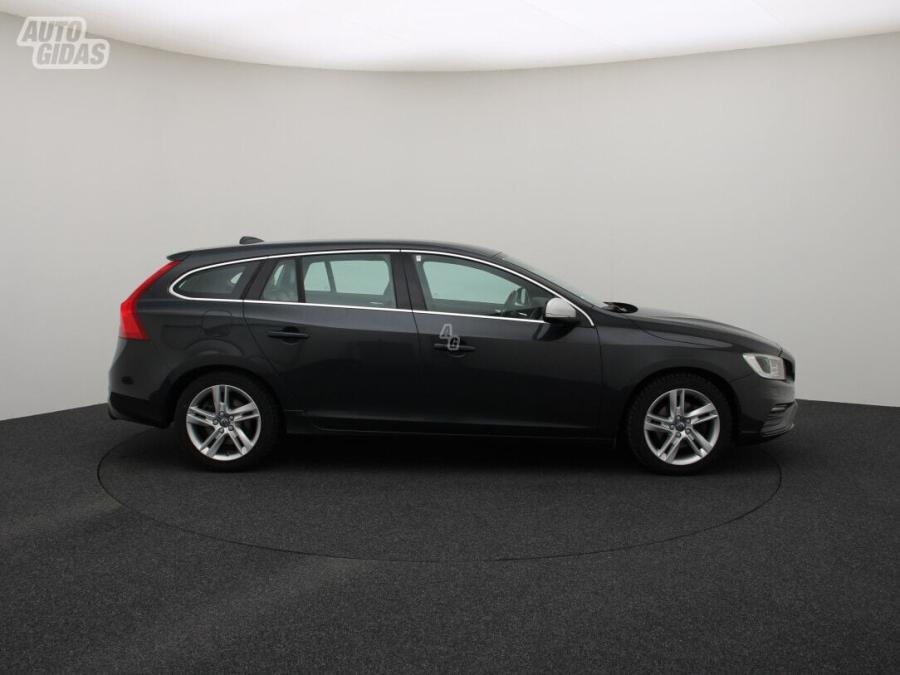 Grey Volvo V60 2017 in Vilnius, with an engine capacity of 2.00 L and mileage of 243 thousand km for 10199 €, photo 9 on AUTOMOTO.COM.LV