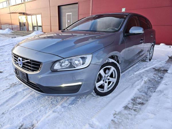 Pelēks Volvo V60 2017 Kauņa, ar dzinēja tilpumu 1.98 L un nobraukumu 198 tūkst. km par 6450 €, foto 2 vietnē AUTOMOTO.COM.LV