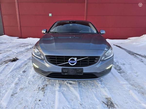 Pelēks Volvo V60 2017 Kauņa, ar dzinēja tilpumu 1.98 L un nobraukumu 198 tūkst. km par 6450 €, foto 3 vietnē AUTOMOTO.COM.LV