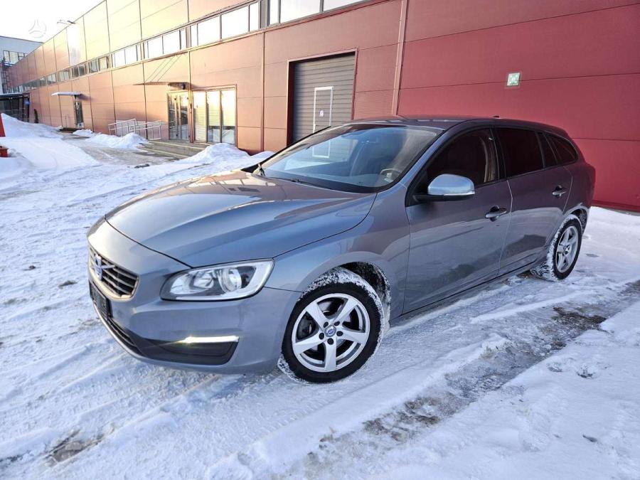Pelēks Volvo V60 2017 Kauņa, ar dzinēja tilpumu 1.98 L un nobraukumu 198 tūkst. km par 6450 €, foto 5 vietnē AUTOMOTO.COM.LV