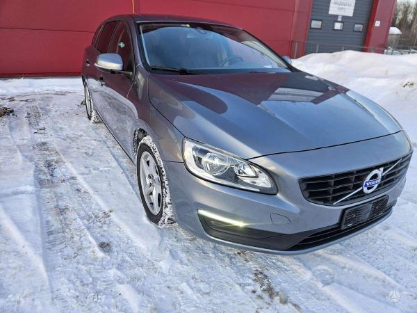 Pelēks Volvo V60 2017 Kauņa, ar dzinēja tilpumu 1.98 L un nobraukumu 198 tūkst. km par 6450 €, foto 6 vietnē AUTOMOTO.COM.LV