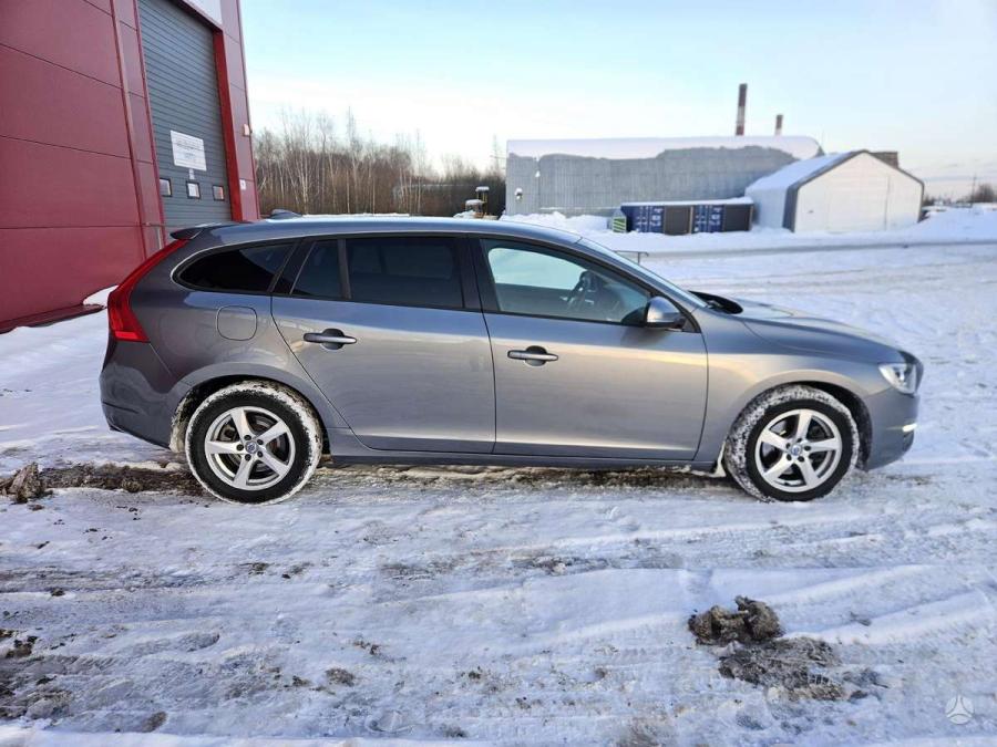 Pelēks Volvo V60 2017 Kauņa, ar dzinēja tilpumu 1.98 L un nobraukumu 198 tūkst. km par 6450 €, foto 8 vietnē AUTOMOTO.COM.LV