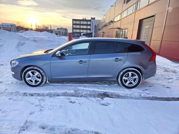 Pelēks Volvo V60 2017 Kauņa, ar dzinēja tilpumu 1.98 L un nobraukumu 198 tūkst. km par 6450 €, foto 9 vietnē AUTOMOTO.COM.LV
