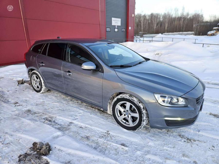 Pelēks Volvo V60 2017 Kauņa, ar dzinēja tilpumu 1.98 L un nobraukumu 198 tūkst. km par 6450 €, foto 10 vietnē AUTOMOTO.COM.LV